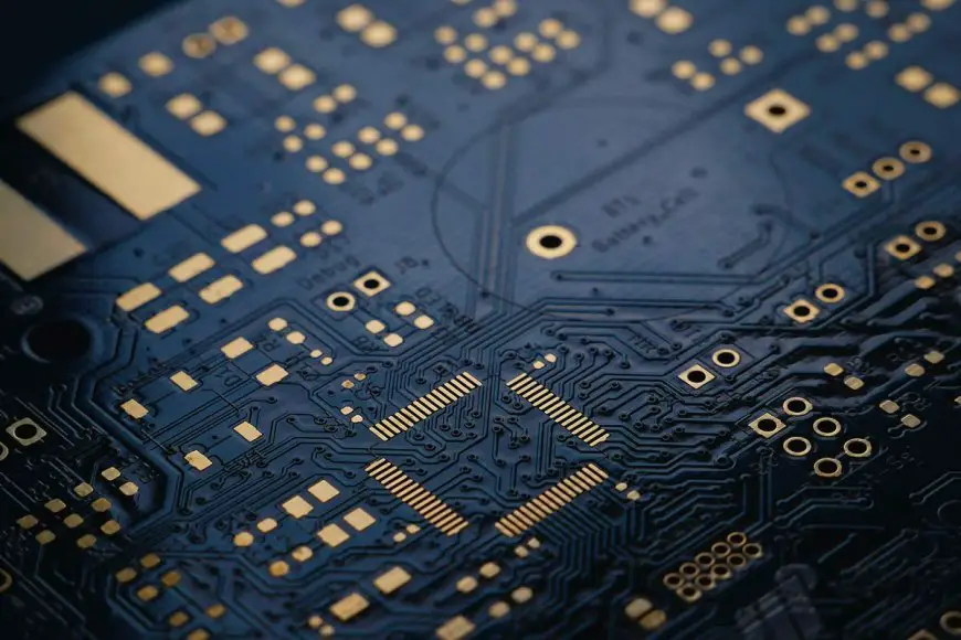 What Are Chips in Technology? A Guide to Computer Chip Basics & Types ...