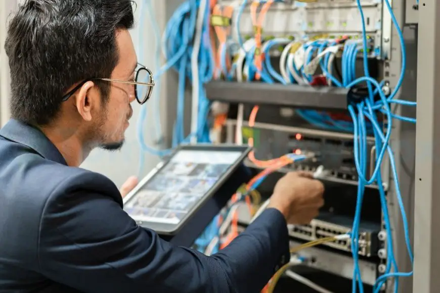 Setting Up a Server for a Small Business: Complete Guide - Tom's Review Box