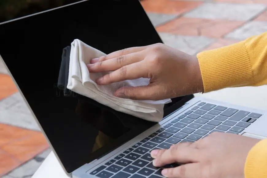 Best Guide: How to Clean a Lenovo Laptop Screen Without Damaging It ...